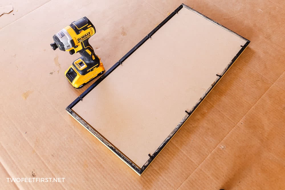 Build An Easy Changeable Frame for Signs: A Fantastic Gift Idea