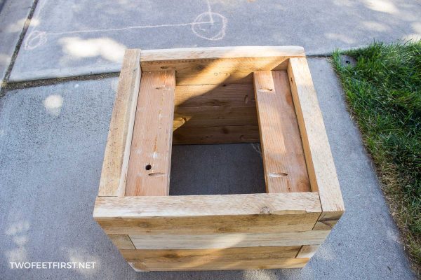 Build a square planter box from cedar | TwoFeetFirst