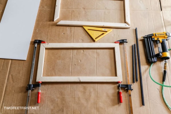 Build An Easy Changeable Frame for Signs: A Fantastic Gift Idea
