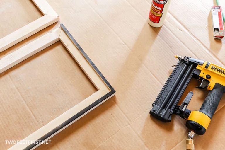 Build An Easy Changeable Frame for Signs: A Fantastic Gift Idea
