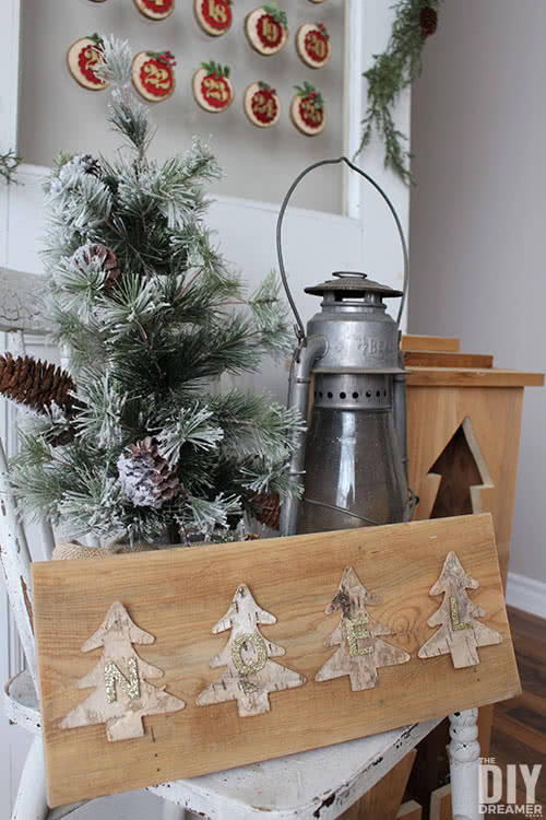 26 Christmas Wood Signs You Can DIY